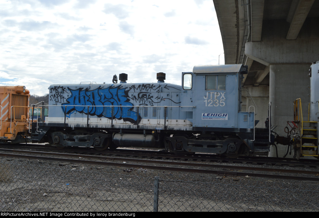JTPX 1235 parked at argentine yard